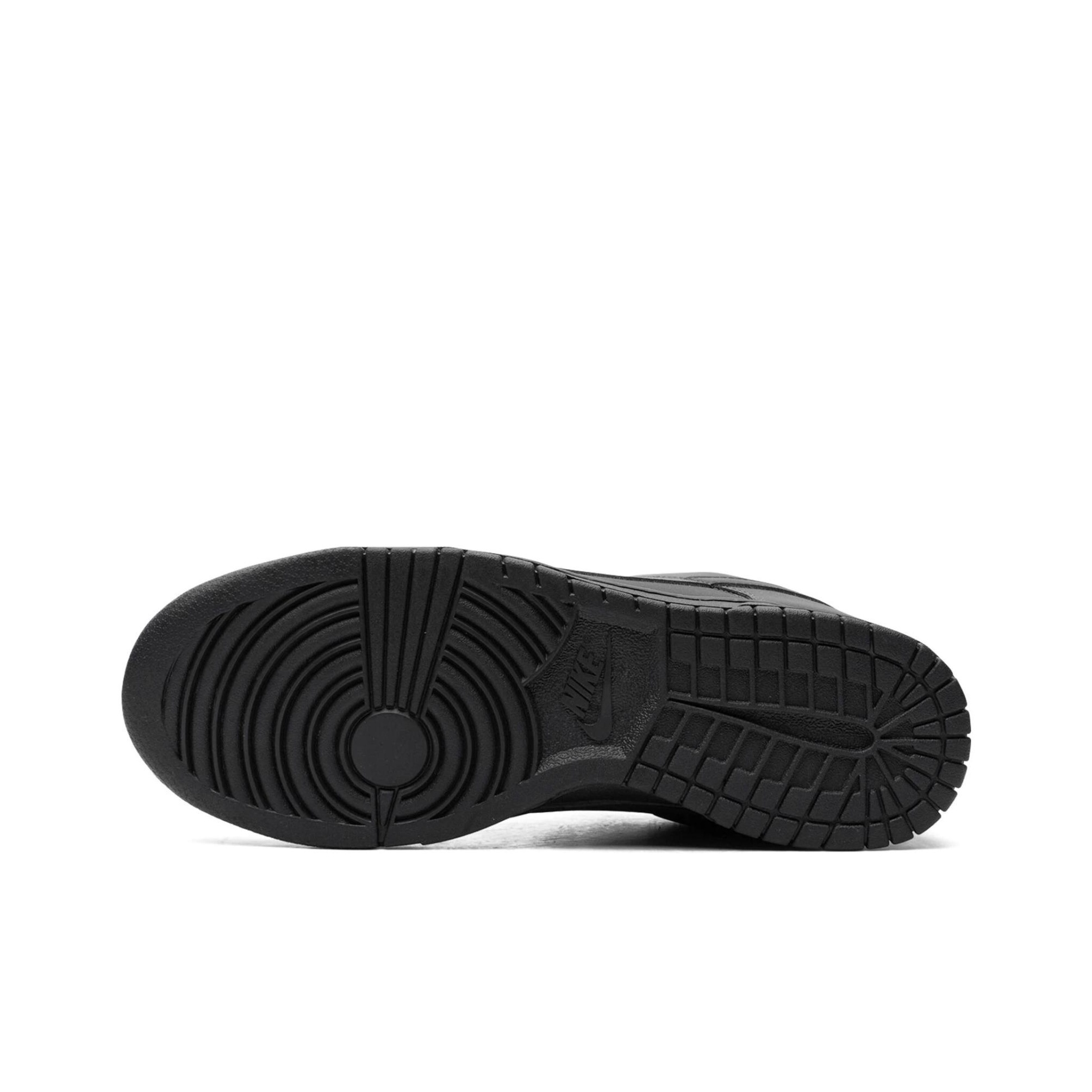 Nike Sb Dunk Low Pro Triple Black US M 9.5 - POIZON Nike Sb Dunk Low Pro Triple Black US M 9.5 - POIZON