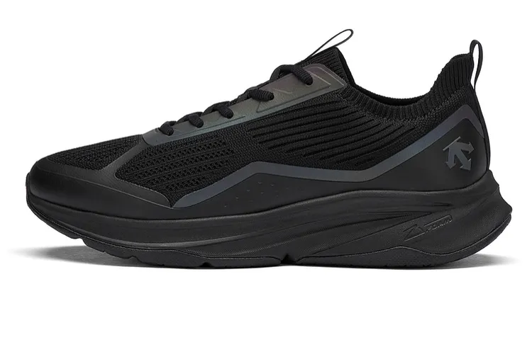 DESCENTE Running shoes Men - POIZON